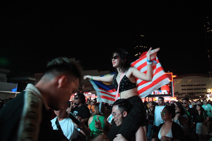 Penonton DWP 2022 Pesta Bawa Bendera Negara, Ada Indonesia hingga Maroko