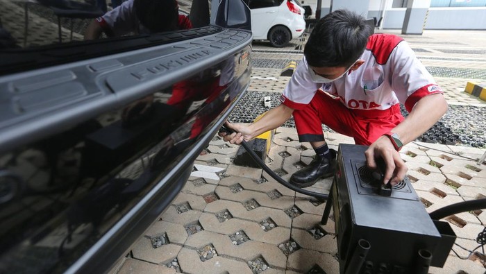 Ratusan Kendaraan Ikuti Uji Emisi Ratusan Kendaraan Ikuti Uji Emisi