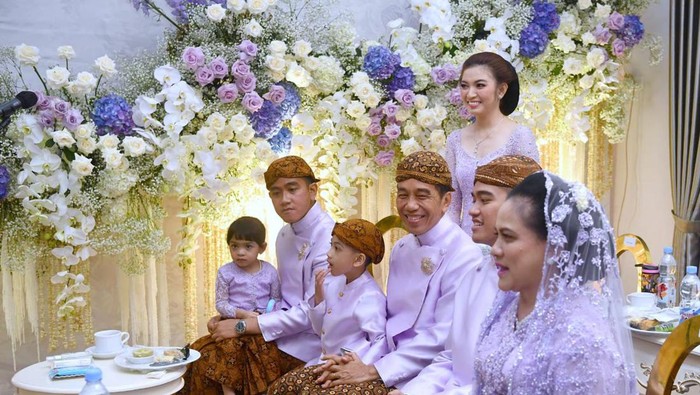 9 Potret Anggun Selvi Ananda Curi Perhatian Saat Nikah Kaesang-Erina