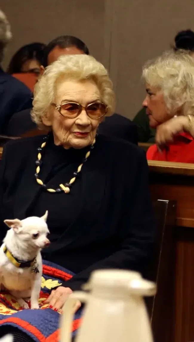 8 Foto Putri Raja Hawaii Terakhir yang Meninggal Didampingi Kekasih Lesbian