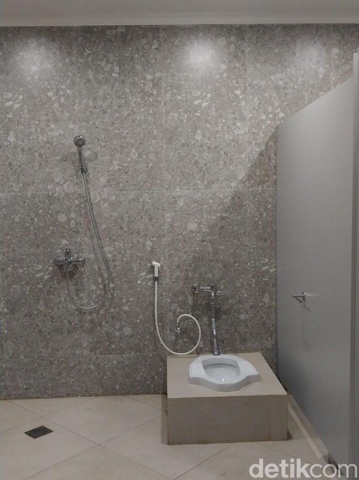 Penampakan Kloset Nyeleneh Malang Creative Center di Luar Bilik Kamar Mandi