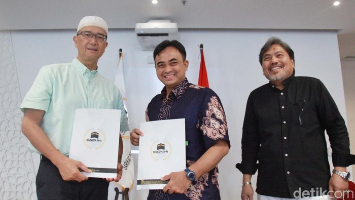 Asuransi Mega Gandeng Asosiasi Penyelenggara Umroh dan Haji