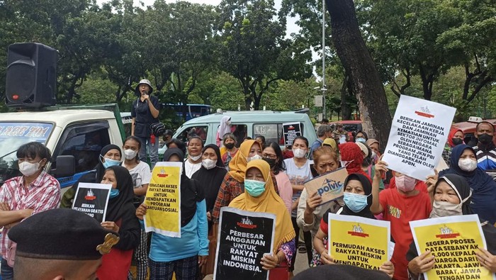 Massa Emak-emak Naik Odong-odong Geruduk Balai Kota DKI, Ada Apa? Massa Emak-emak Naik Odong-odong Geruduk Balai Kota DKI, Ada Apa?