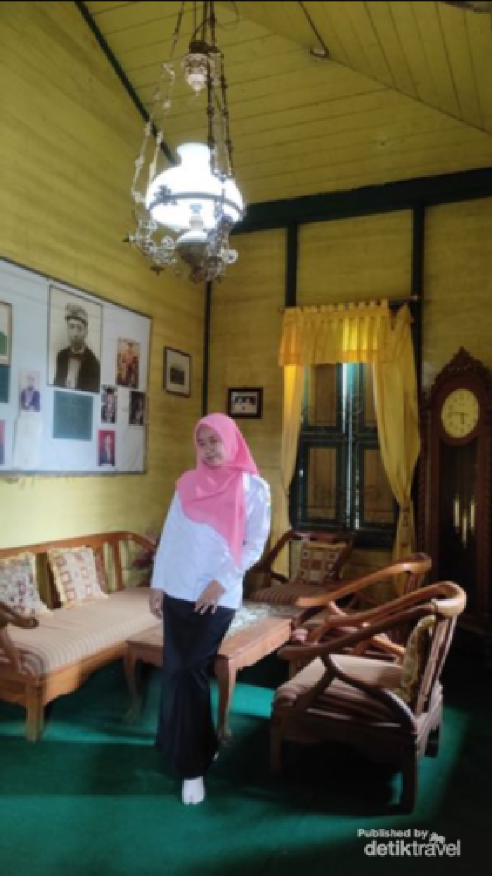 Keraton Ismahayana, Ada Pakaian Raja dengan Benang Emas