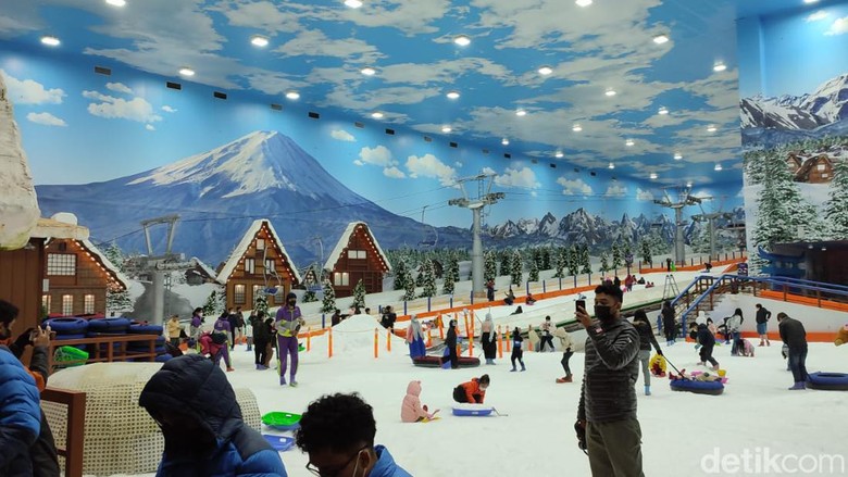 Trans Snow World Bintaro Begitu Ramai di Tengah Pekan, Ini Penyebabnya