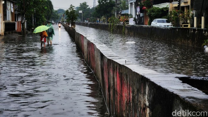 Proyek Penurapan Sungai pada Kawasan Langganan Banjir di Tangsel