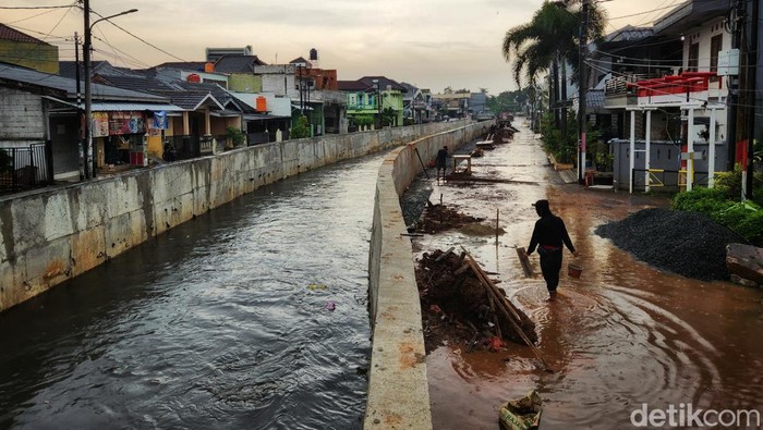 Proyek Penurapan Sungai pada Kawasan Langganan Banjir di Tangsel