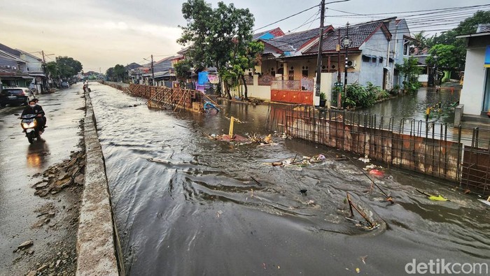Proyek Penurapan Sungai pada Kawasan Langganan Banjir di Tangsel