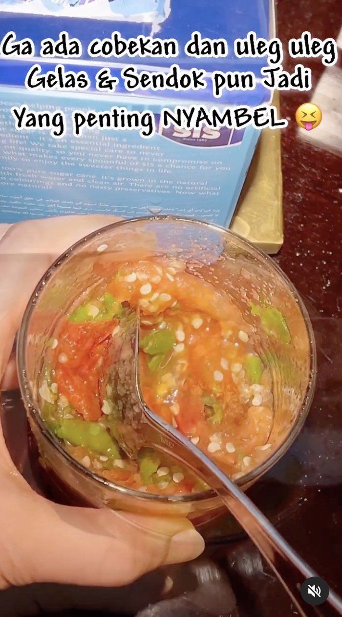 Lucunya Momen Via Vallen Bikin Sambal Dadakan Saat Umrah