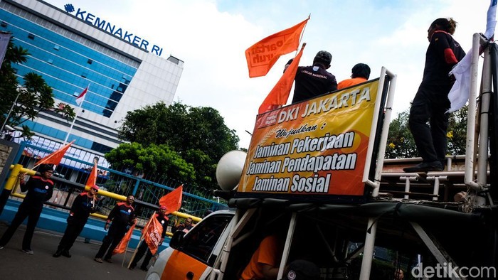 Hari Migran Internasional, Partai Buruh Demo di Depan Kemnaker Hari Migran Internasional, Partai Buruh Demo di Depan Kemnaker