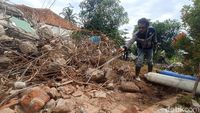 Pembersihan Puing Bangunan Terdampak Gempa Cianjur Dikebut