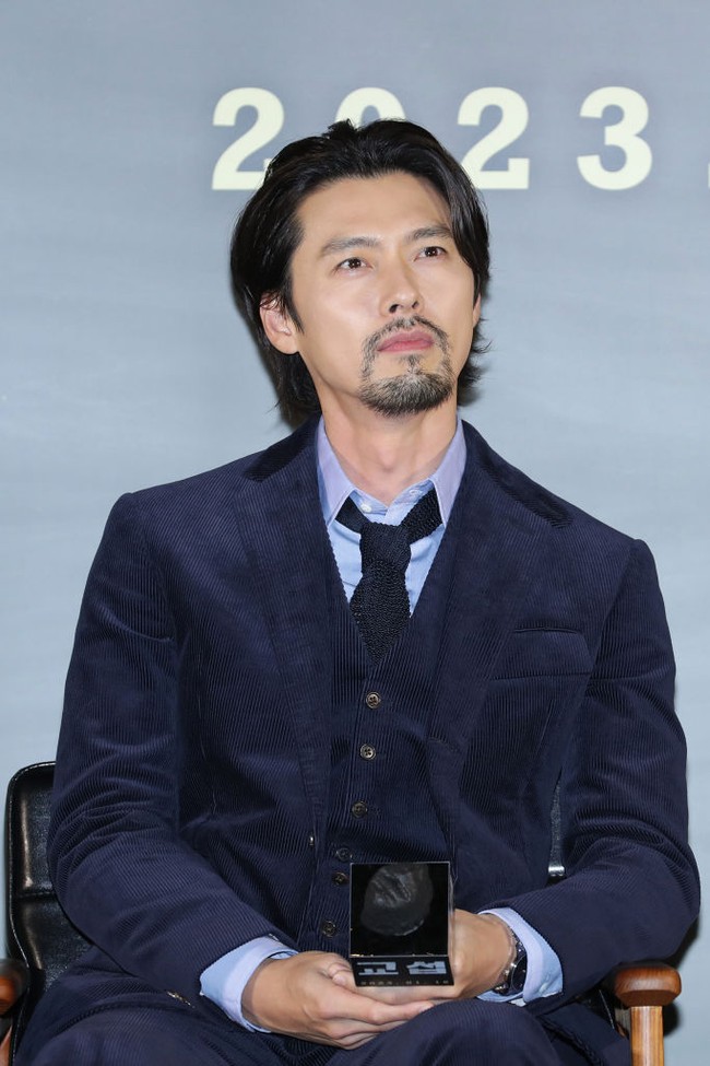 8 Foto Hyun Bin Tampil Brewokan Setelah Jadi Ayah dari Anak Son Ye Jin 8 Foto Hyun Bin Tampil Brewokan Setelah Jadi Ayah dari Anak Son Ye Jin