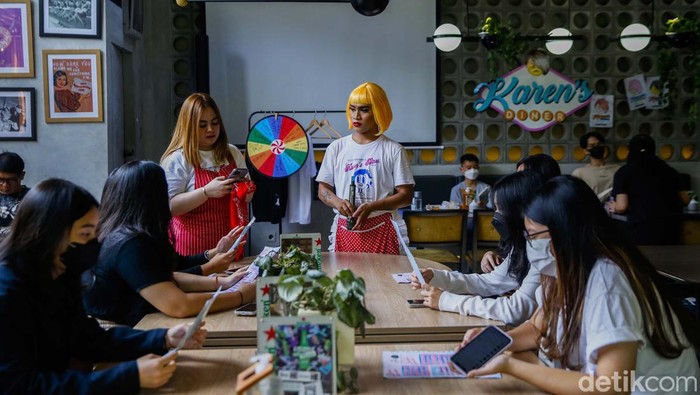 Wajah-wajah Jutek Bikin Emosi di Karen's Diner