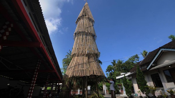 Nggak Biasa, Deretan Pohon Natal Ini dari Bambu hingga Botol Plastik