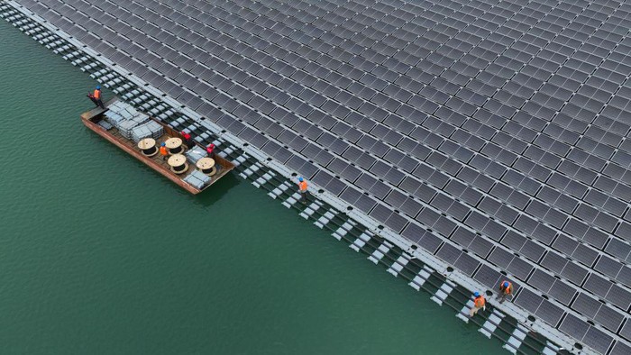 Potret PLTS Terapung Terbesar Kedua di China