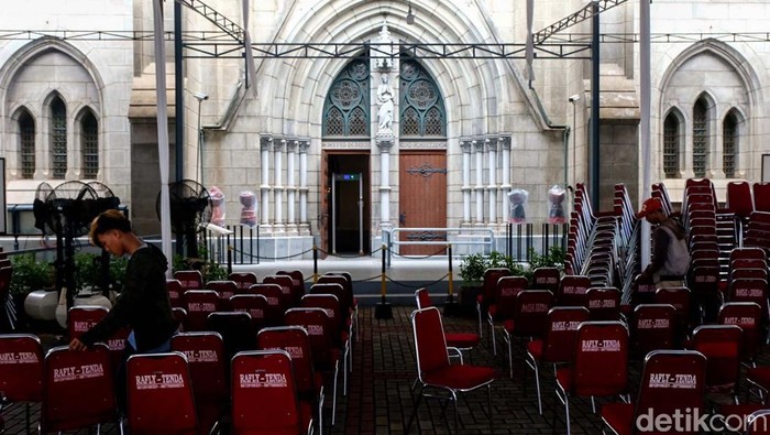 Melihat Persiapan Perayaan Natal di Gereja Katedral Jakarta
