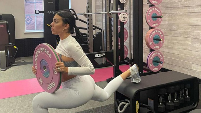 6 Foto Workout Georgina Pacar Ronaldo, Rahasia Punya Tubuh Fit