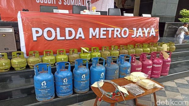 Polda Metro Bongkar Pengoplosan Gas di Jadetabek, 20 Orang Ditangkap! Polda Metro Bongkar Pengoplosan Gas di Jadetabek, 20 Orang Ditangkap!