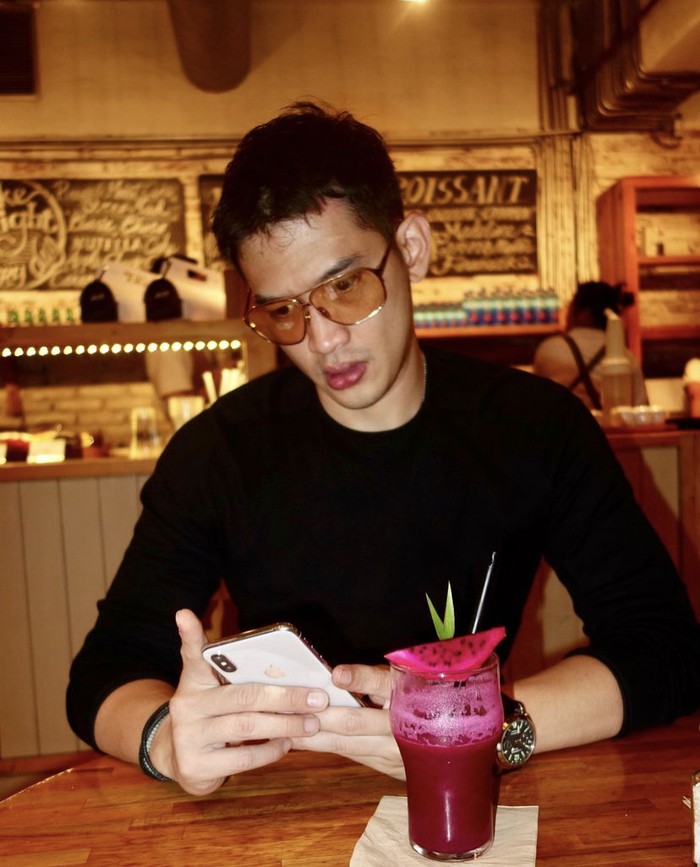 Gaya Rezky Aditya Saat Ngopi dan Makan Bareng Citra Kirana