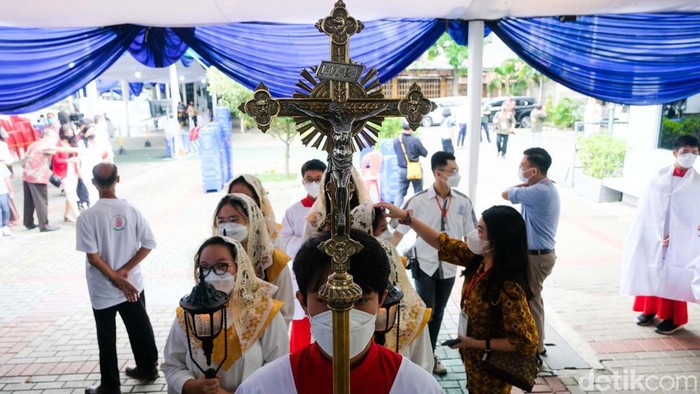 Suasana Khusyuk Misa Natal di Gereja Katedral Jakarta