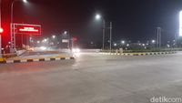Lengangnya Arus Lalu Lintas di Tol Cisumdawu Malam Ini