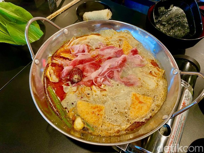 Slurpp! Pedas Nikmat Malatang Hot Pot di Bangka Favorit Rachel Vennya