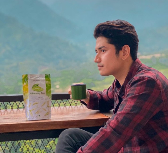 10 Gaya Zikri Daulay Saat Menikmati Jus hingga Floating Breakfast