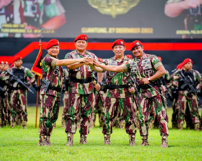 Komando Gagahnya Kapolri Panglima Tni Pakai Baret Merah Kopassus