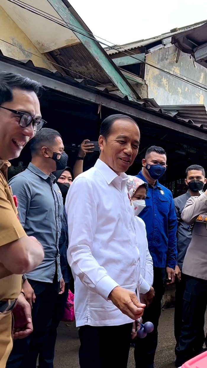 Kala Jokowi dan Ridwan Kamil Bermain Nok-nok di Hadapan Warga Subang Kala Jokowi dan Ridwan Kamil Bermain Nok-nok di Hadapan Warga Subang