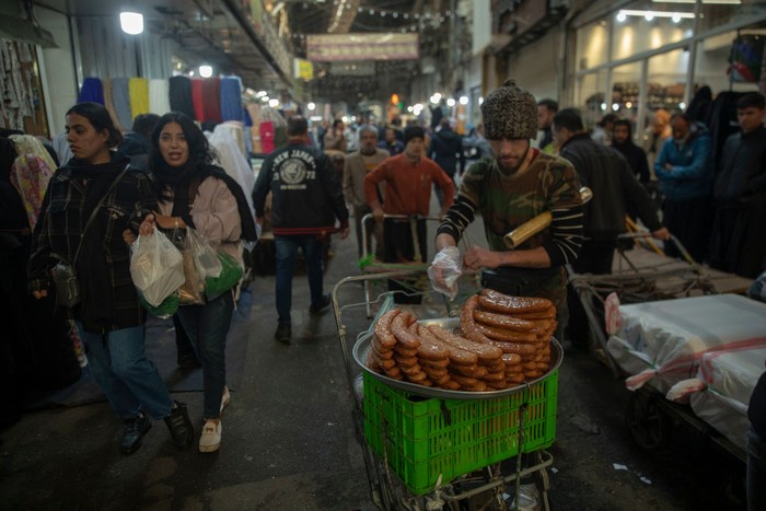 Potret Keseharian Warga Iran di Tengah Parahnya Krisis Ekonomi