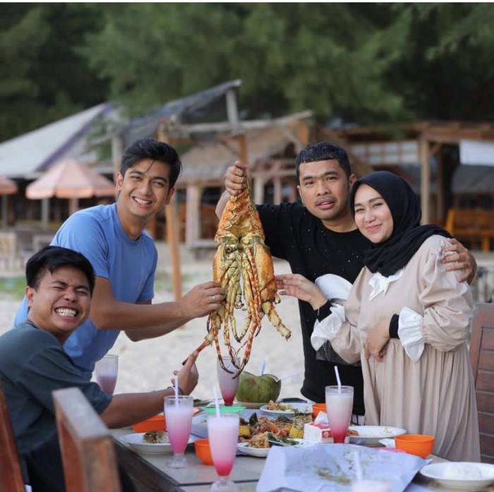 Akrab dengan Artis, Ini Momen Putra Siregar saat Makan Bareng Ruben Onsu dan Lesti Billar