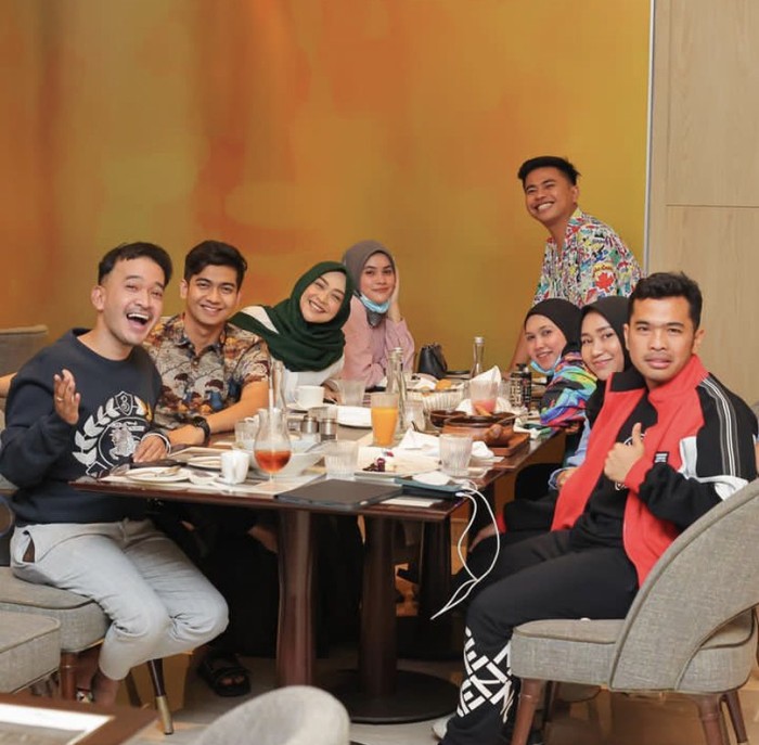 Akrab dengan Artis, Ini Momen Putra Siregar saat Makan Bareng Ruben Onsu dan Lesti Billar