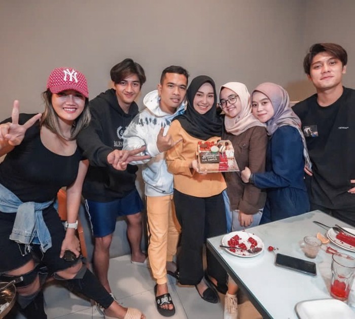 Akrab dengan Artis, Ini Momen Putra Siregar saat Makan Bareng Ruben Onsu dan Lesti Billar