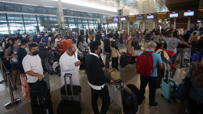 Potret Puncak Arus Liburan Nataru, Ribuan Orang Tinggalkan Jakarta Potret Puncak Arus Liburan Nataru, Ribuan Orang Tinggalkan Jakarta