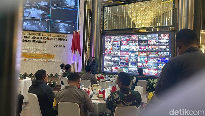 Kapolri Panglima Tni Pantau Pergantian Tahun Baru Di Indonesia Secara