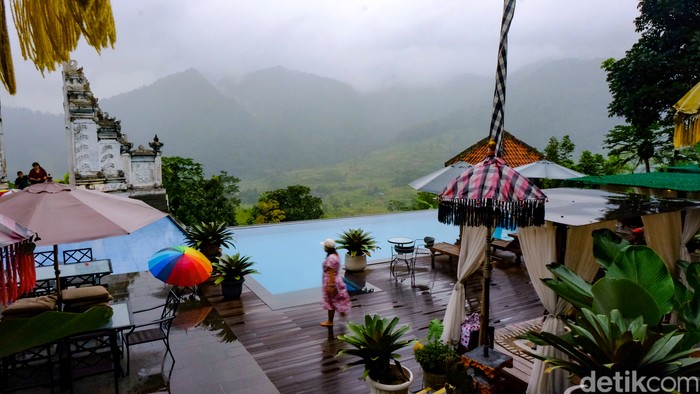 Bukan di Bali, Ini Tempat Wisata Sentul yang Mirip Pulau Dewata