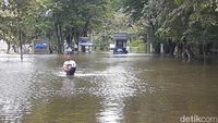 Hari Keempat, Banjir Masih Rendam Kawasan Pantai Marina Semarang