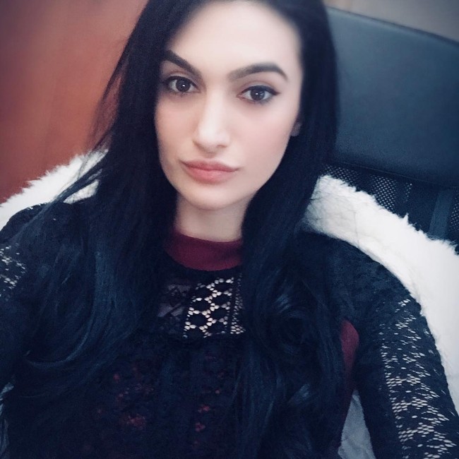 8 Foto Pacar Andrew Tate, Model yang Dituduh Paksa Wanita Bikin Video Porno