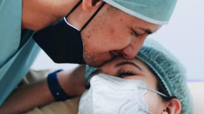 6 Potret Haru Perjalanan Lahiran Anak Kedua Tasya Kamila