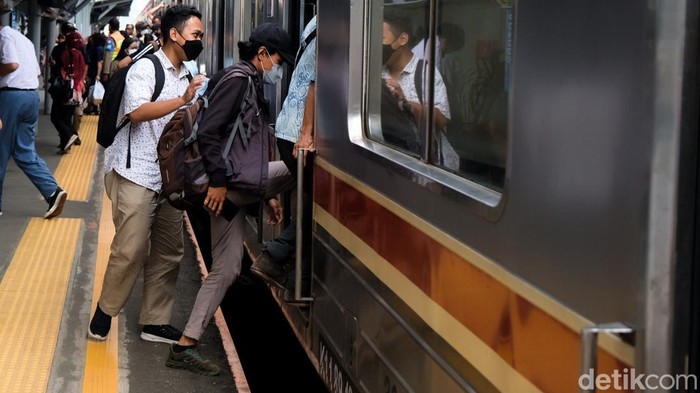 Penampakan Celah Peron Lebar di Stasiun KRL yang Dikeluhkan Anker