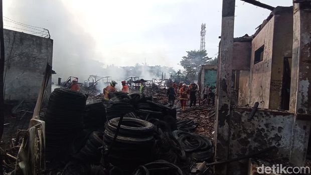 5 Hal Diketahui Soal Kebakaran Pasar Besi di Tasikmalaya 5 Hal Diketahui Soal Kebakaran Pasar Besi di Tasikmalaya