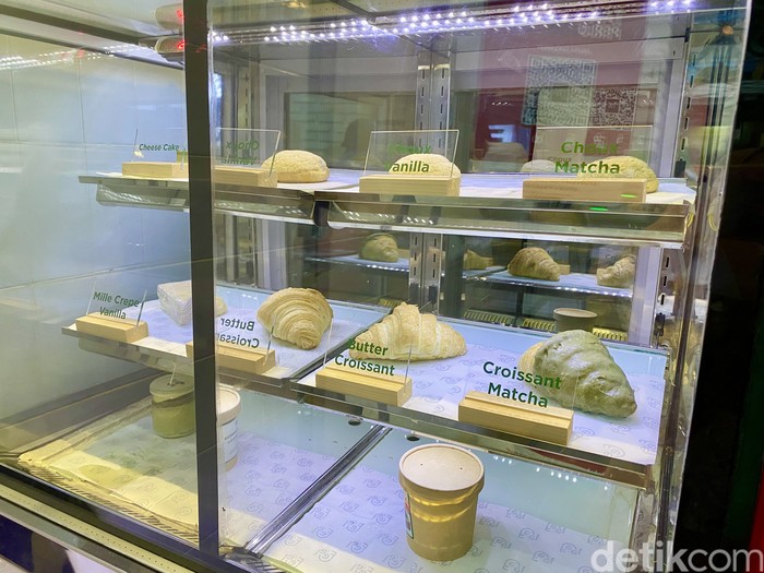 Cicip Mille Crepe Rasa Matcha yang Creamy di Kafe Hits Kemang