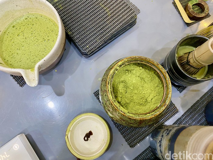 Cicip Mille Crepe Rasa Matcha yang Creamy di Kafe Hits Kemang