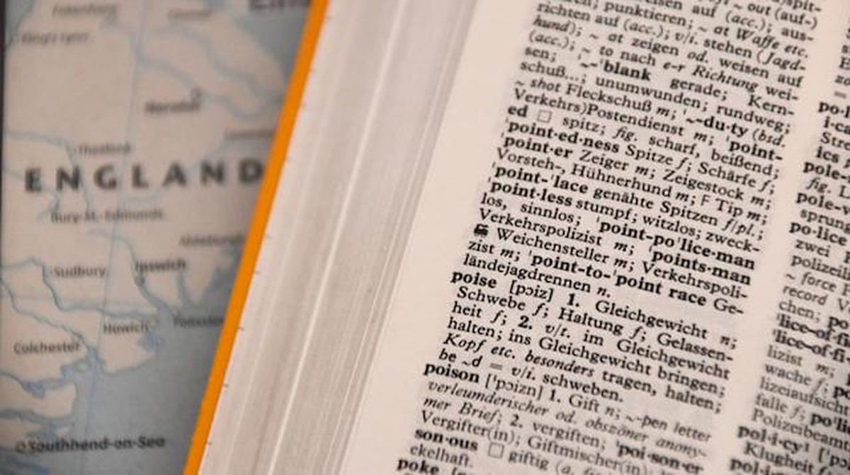 5 Contoh Artikel Bahasa Inggris Berbagai Topik dan Terjemahannya