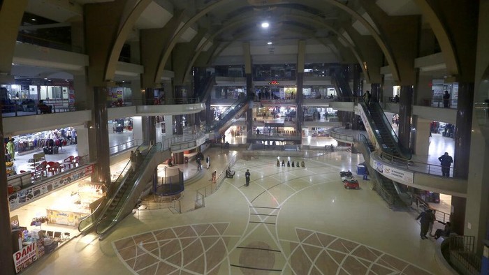 Suasana Pusat Perbelanjaan Pakistan di Tengah Krisis Ekonomi