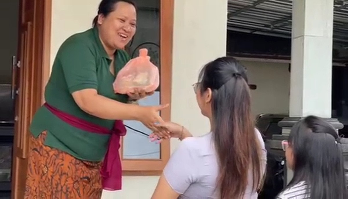 Tradisi Ngejot Warnai Perayaan Galungan di Banjar Piling Kawan