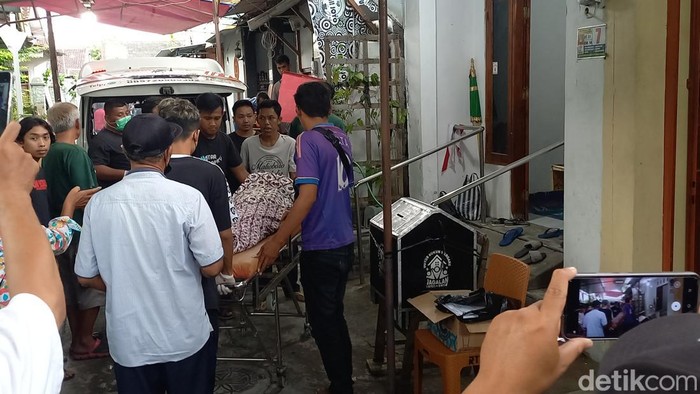 Berpulangnya Mbak Pon Istri Wiji Thukul Berpulangnya Mbak Pon Istri Wiji Thukul