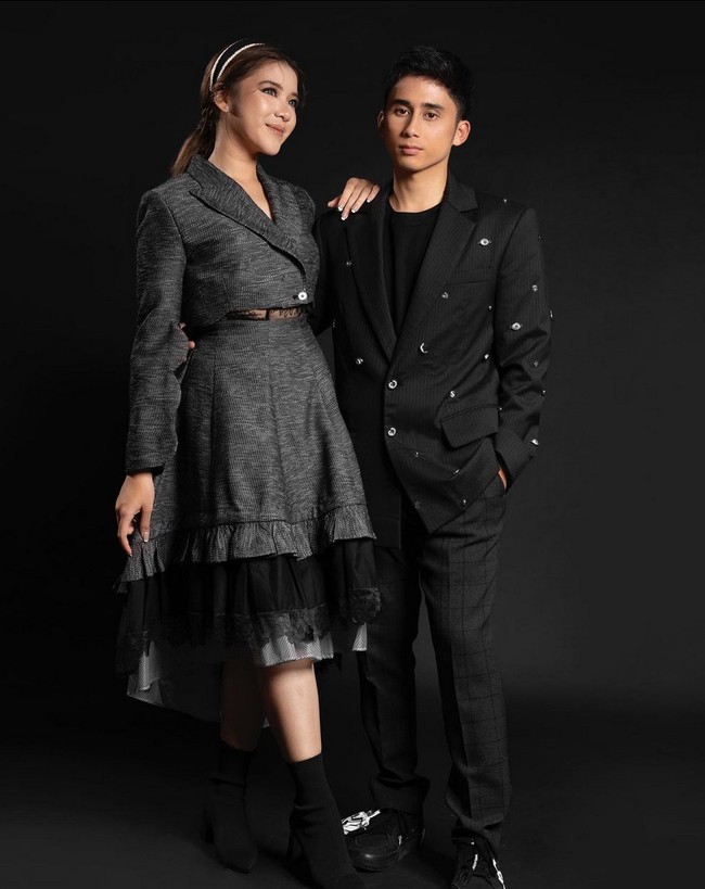 7 Potret Tiara Andini & Alshad Ahmad Foto Bak Prewedding Bareng Hewan Eksotis