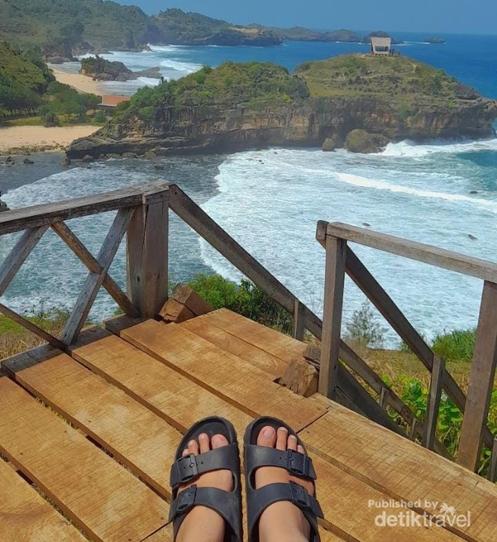 Kenalin Nih Pantai Kasap, Raja Ampat dari Pacitan!