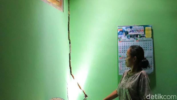 Belasan Rumah di Pacitan Rusak-Retak Terdampak Tanah Gerak Belasan Rumah di Pacitan Rusak-Retak Terdampak Tanah Gerak